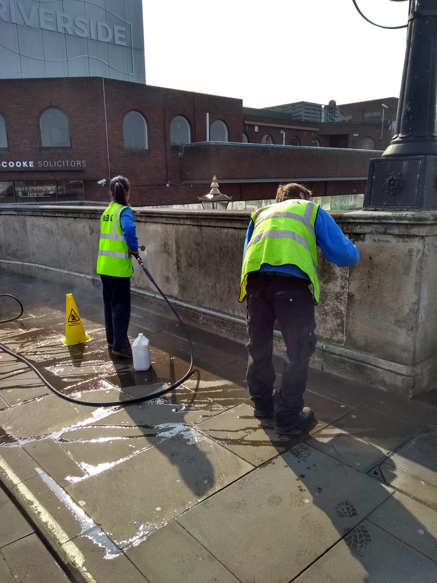 Council clean-up squad removes offensive graffiti from Kingston Bridge ...